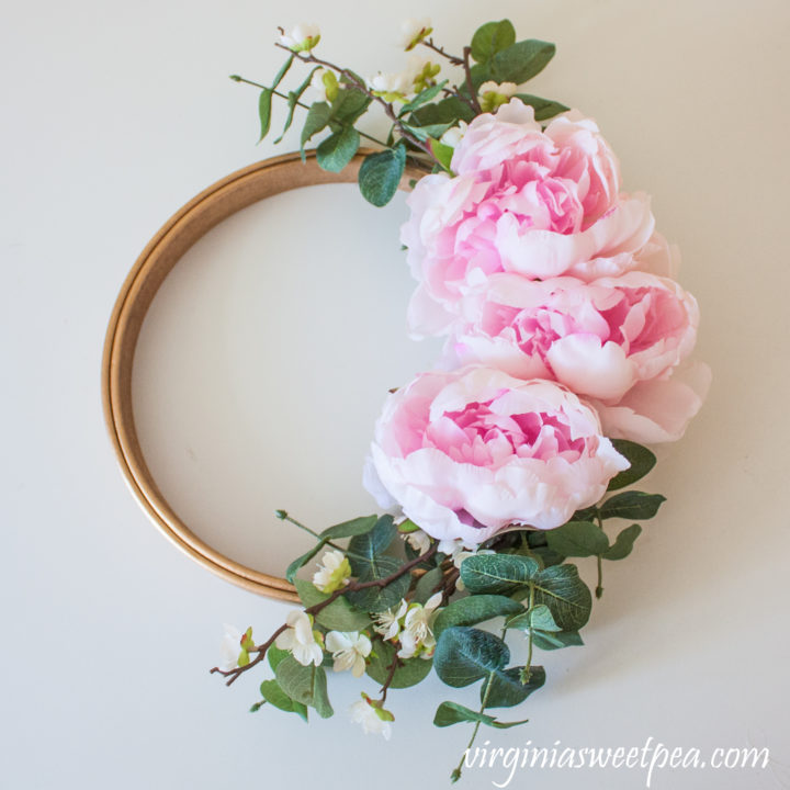 DIY Spring Embroidery Hoop Wreath - Sweet Pea