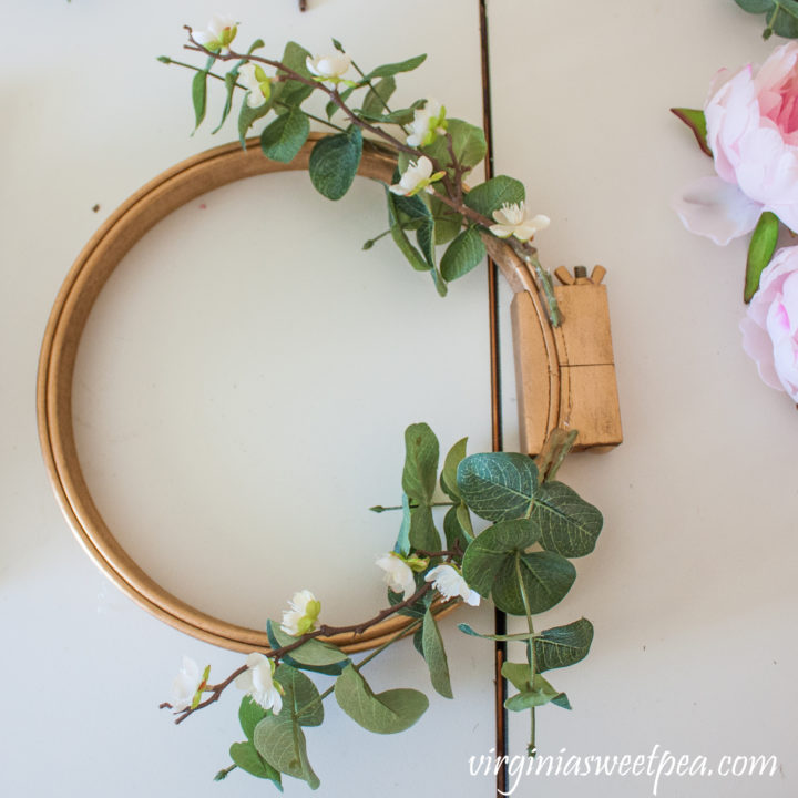 DIY Spring Embroidery Hoop Wreath - Sweet Pea