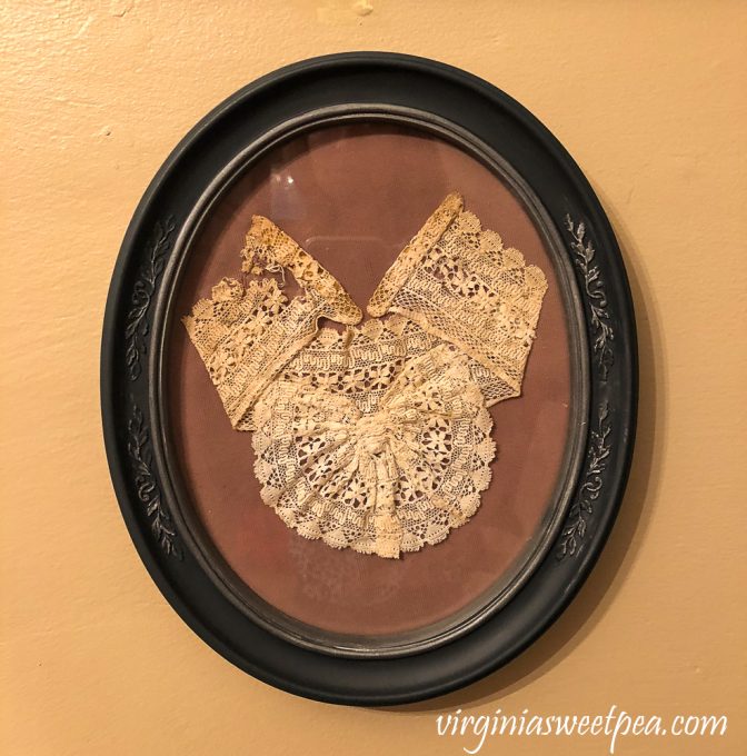 Ideas for Decorating with Antique Frames - Sweet Pea